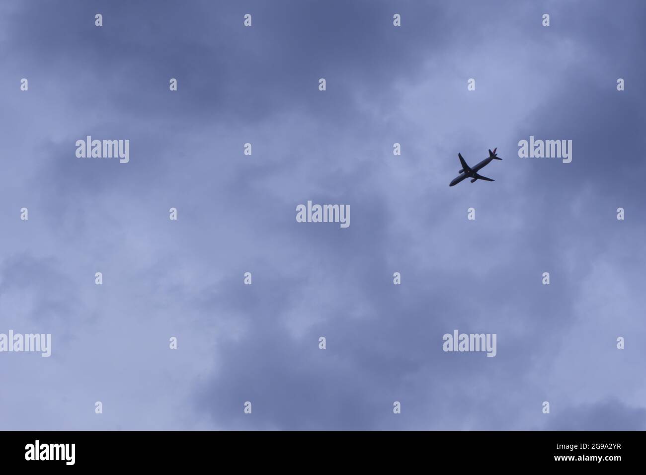 Flying lights hi-res stock photography and images - Alamy