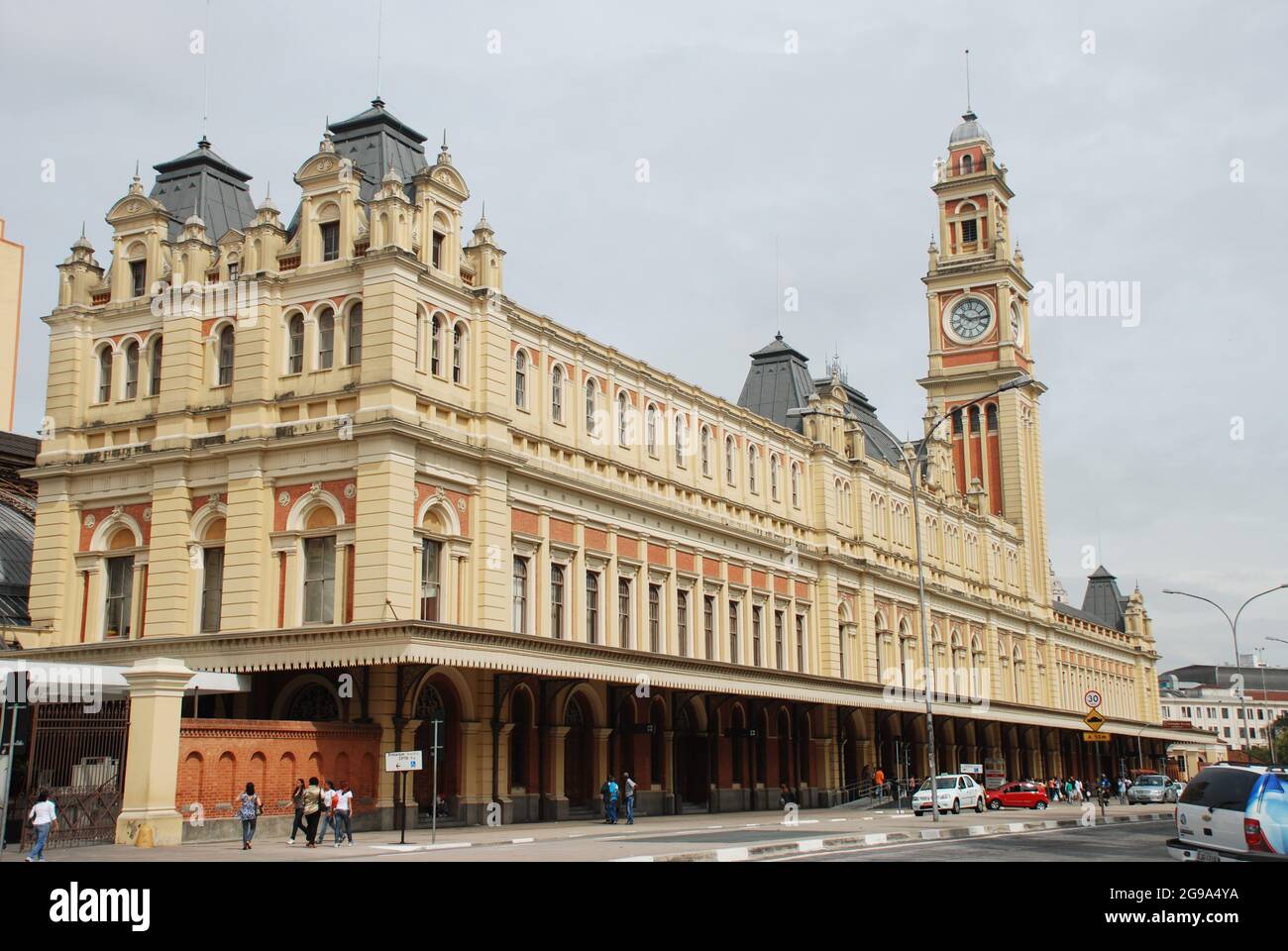 Luz Station, a railway station in the Luz neighborhood Stock Photo - Alamy