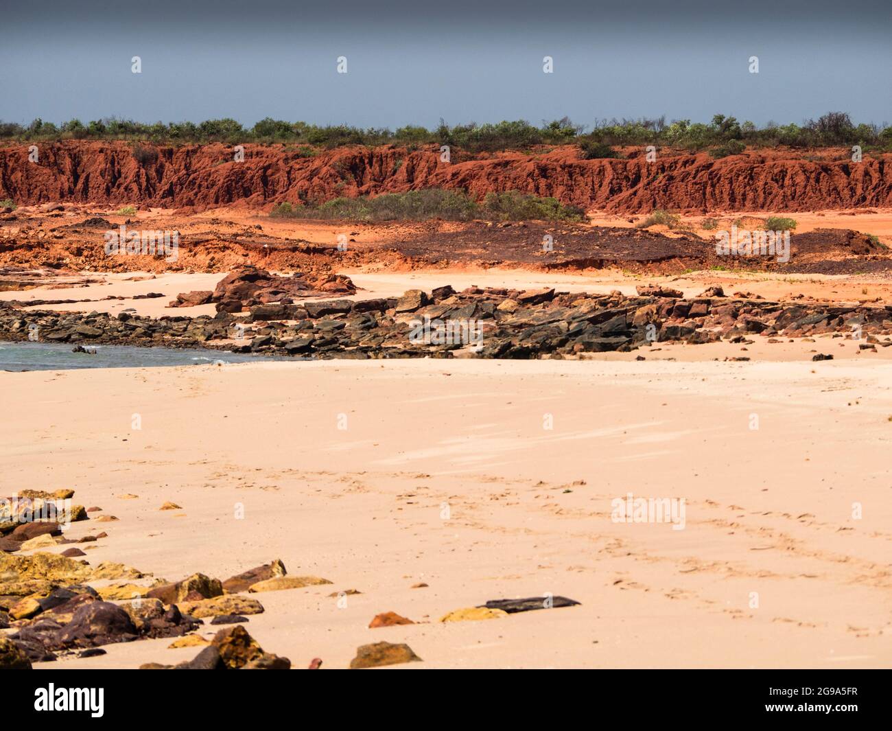 Red pindan cliffs hi-res stock photography and images - Alamy