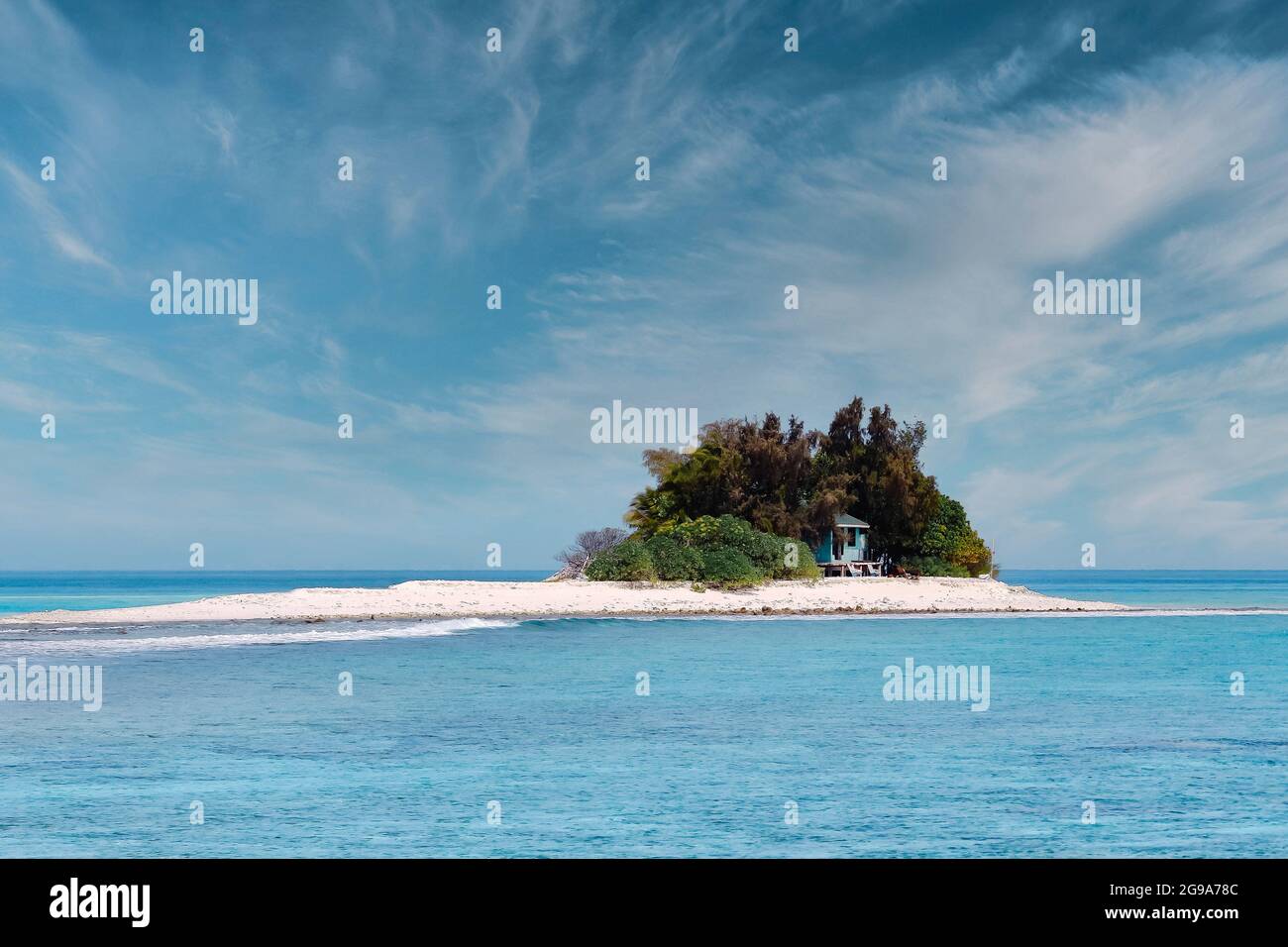 Small island in Indian ocean Stock Photo - Alamy