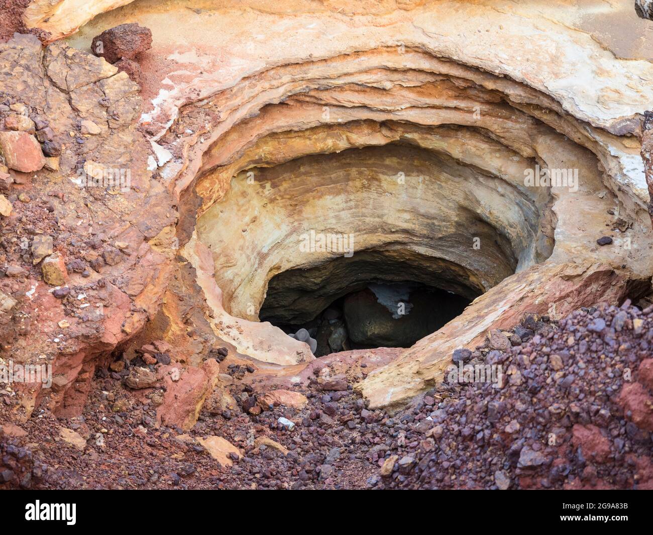 Sandstone rock hole created by erosion, Reddell Beach, Broome ...