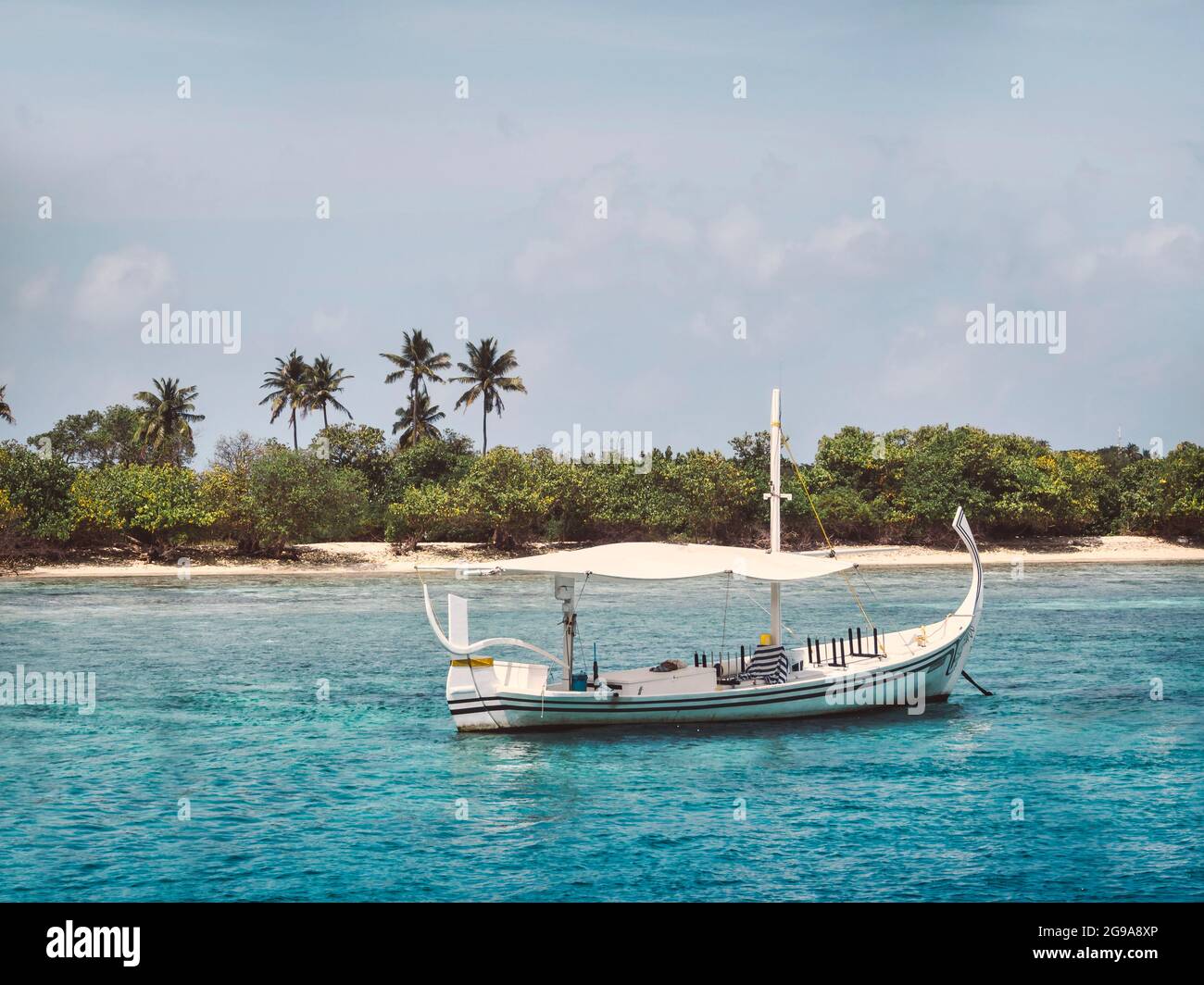 Maldives traditional boat hi-res stock photography and images - Alamy