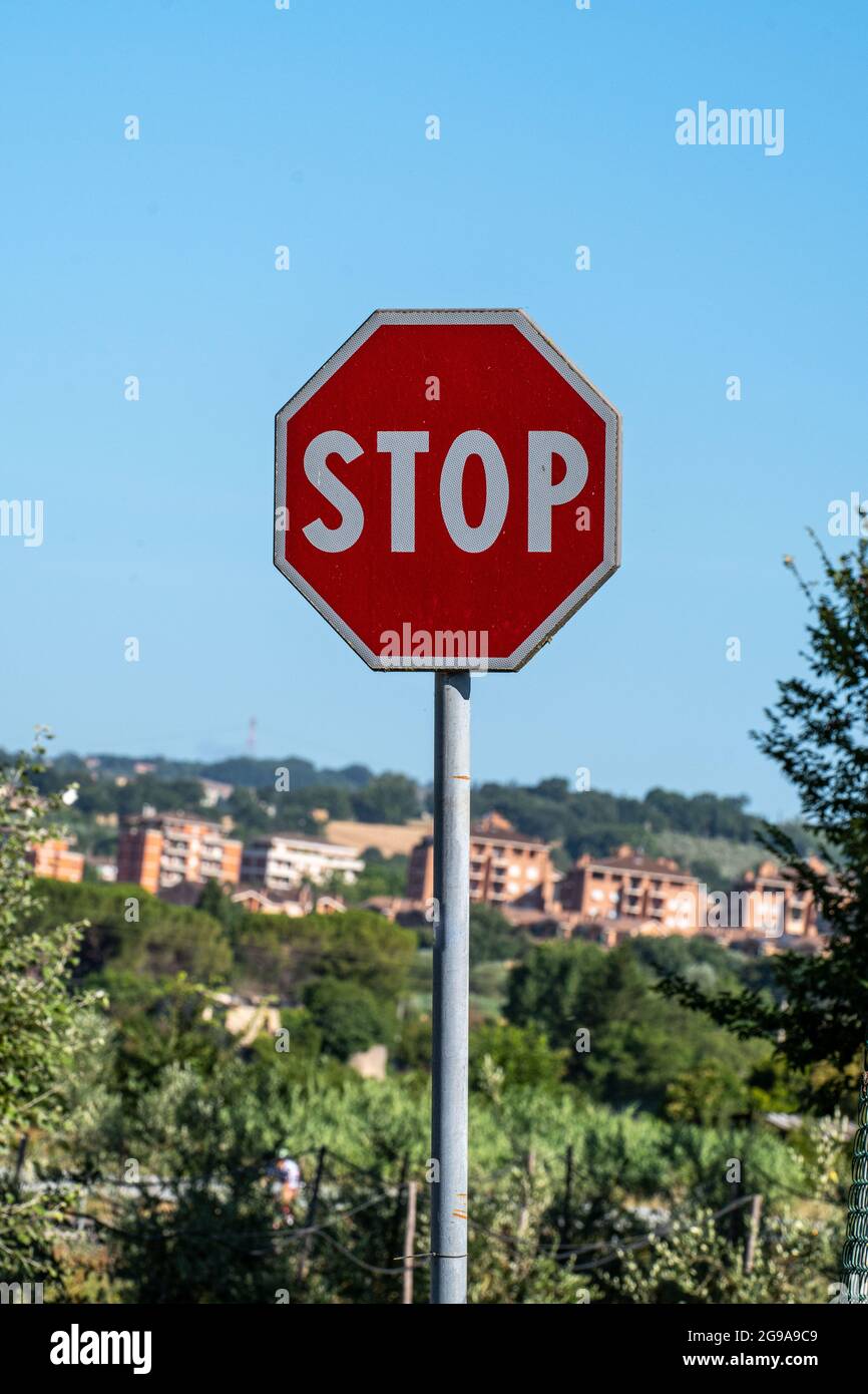 Italian stop road sign placed at the intersection Stock Photo - Alamy
