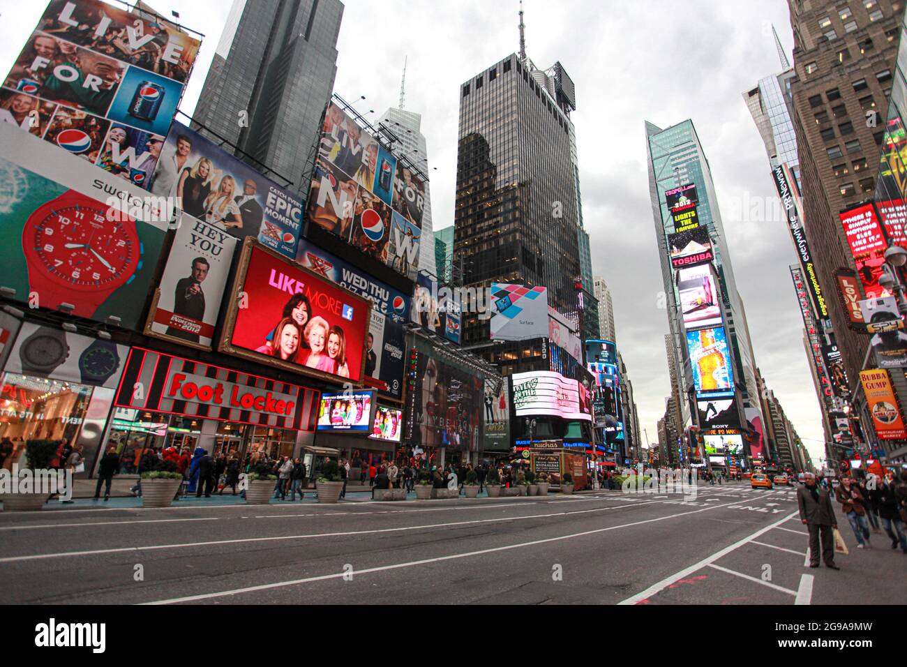 Time square fish eye hi-res stock photography and images - Alamy