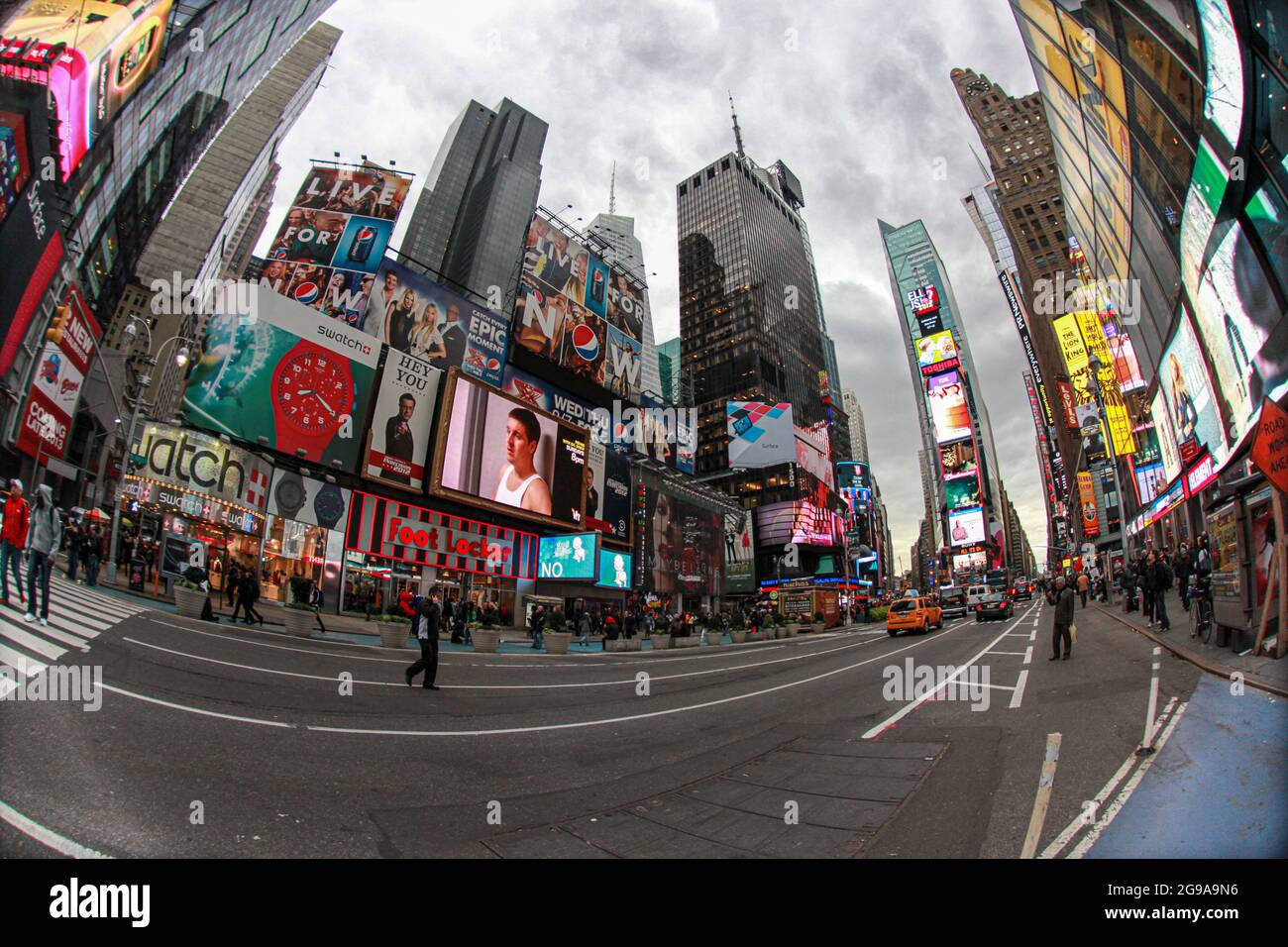 Time square fish eye hi-res stock photography and images - Alamy