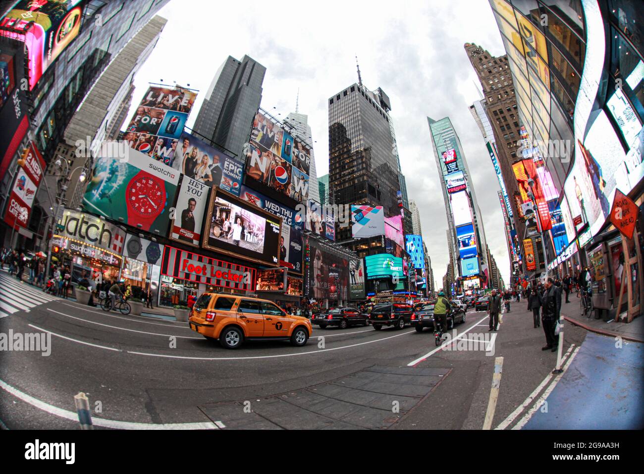 Time square fish eye hi-res stock photography and images - Alamy