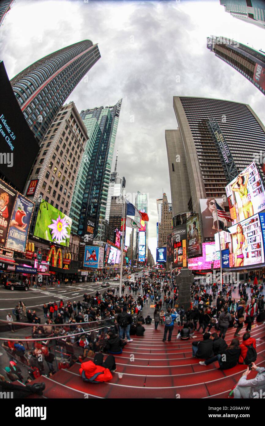 Time square fish eye hi-res stock photography and images - Alamy