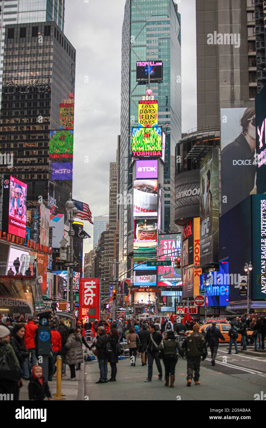 Time square fish eye hi-res stock photography and images - Alamy