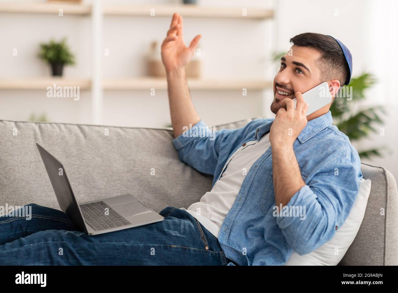 Talking with client with computer hi-res stock photography and images ...