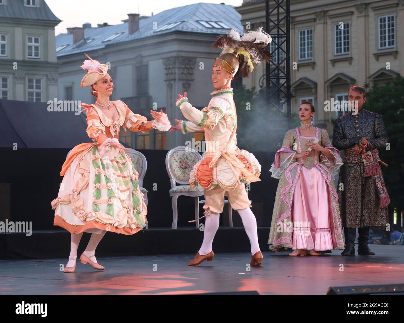 Renaissance court dance hi-res stock photography and images - Alamy