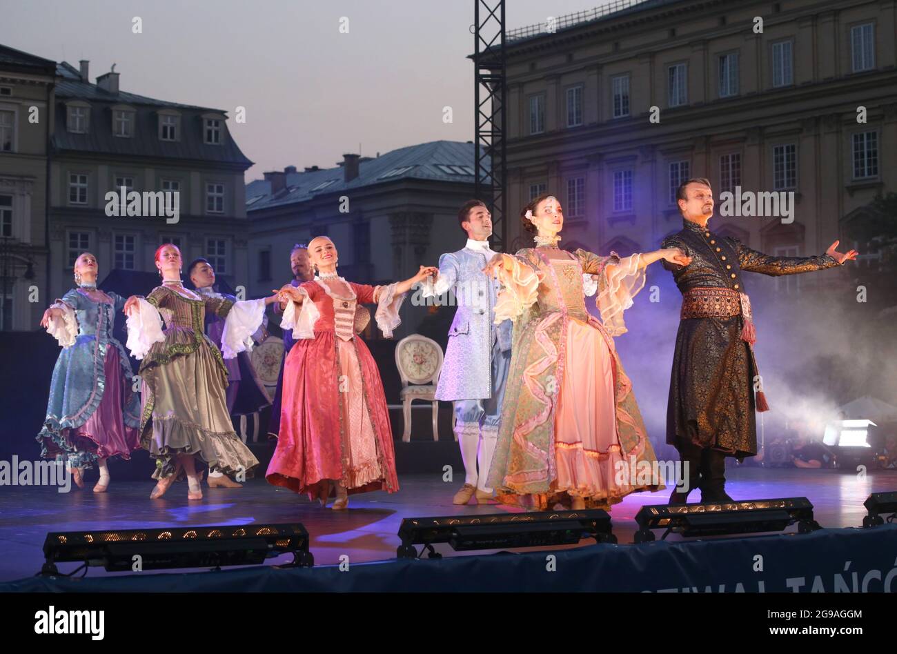 Renaissance court dance hi-res stock photography and images - Alamy
