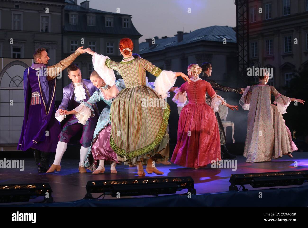 Renaissance court dance hi-res stock photography and images - Alamy