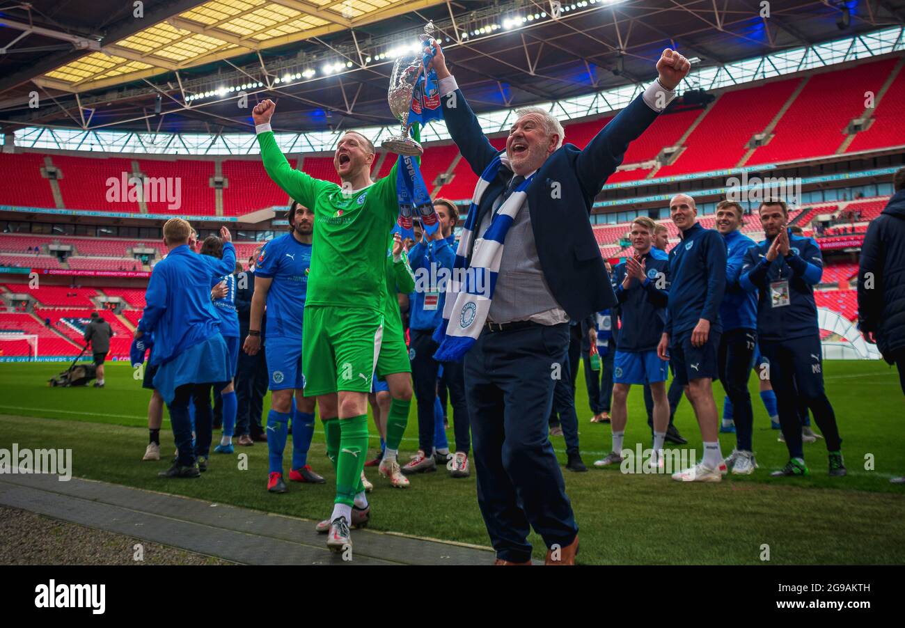 Buildbase FA Vase 2020/21 Final, Binfield v Warrington Rylands, Wembley ...