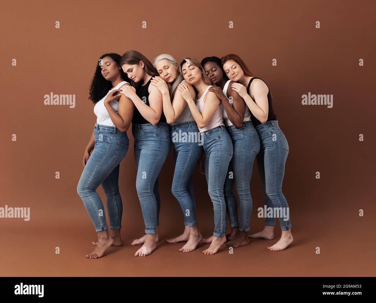 Women stands hi-res stock photography and images - Alamy