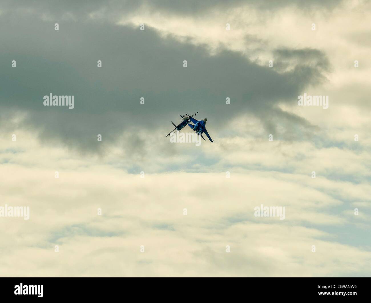 Russian knights aerobatic demonstration team hi-res stock photography ...