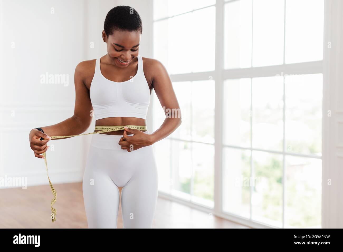 African american woman measuring waist hi-res stock photography and ...