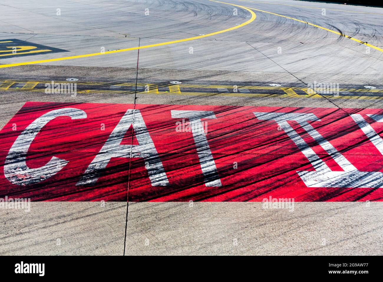 Airport ground marks hi-res stock photography and images - Alamy