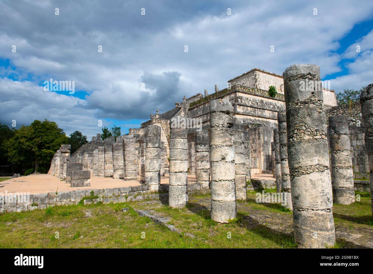 Grupo de mil columnas hi-res stock photography and images - Alamy