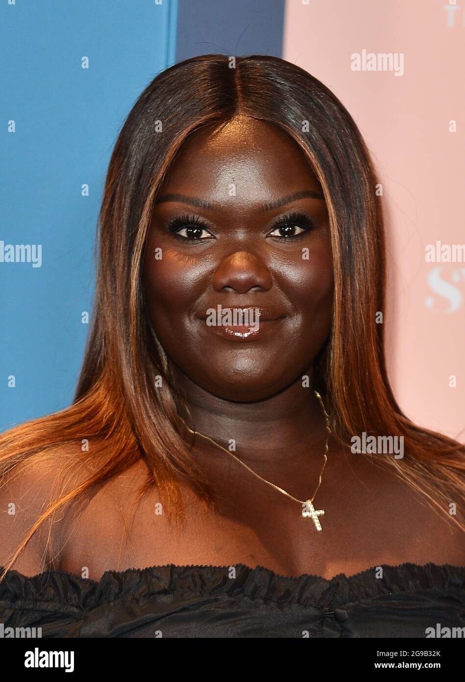 Crop off shoulder white top hi-res stock photography and images - Alamy