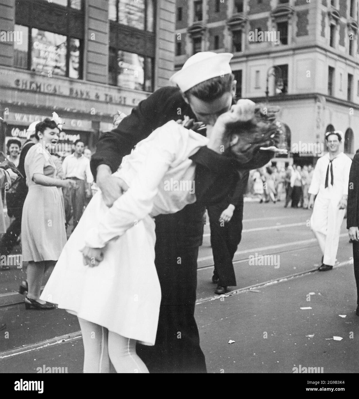 Kissing the war goodbye hi-res stock photography and images - Alamy