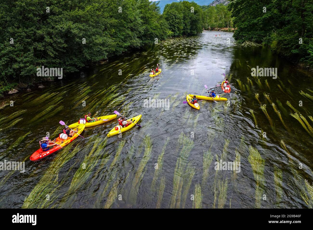 Recreational paddling hi-res stock photography and images - Alamy