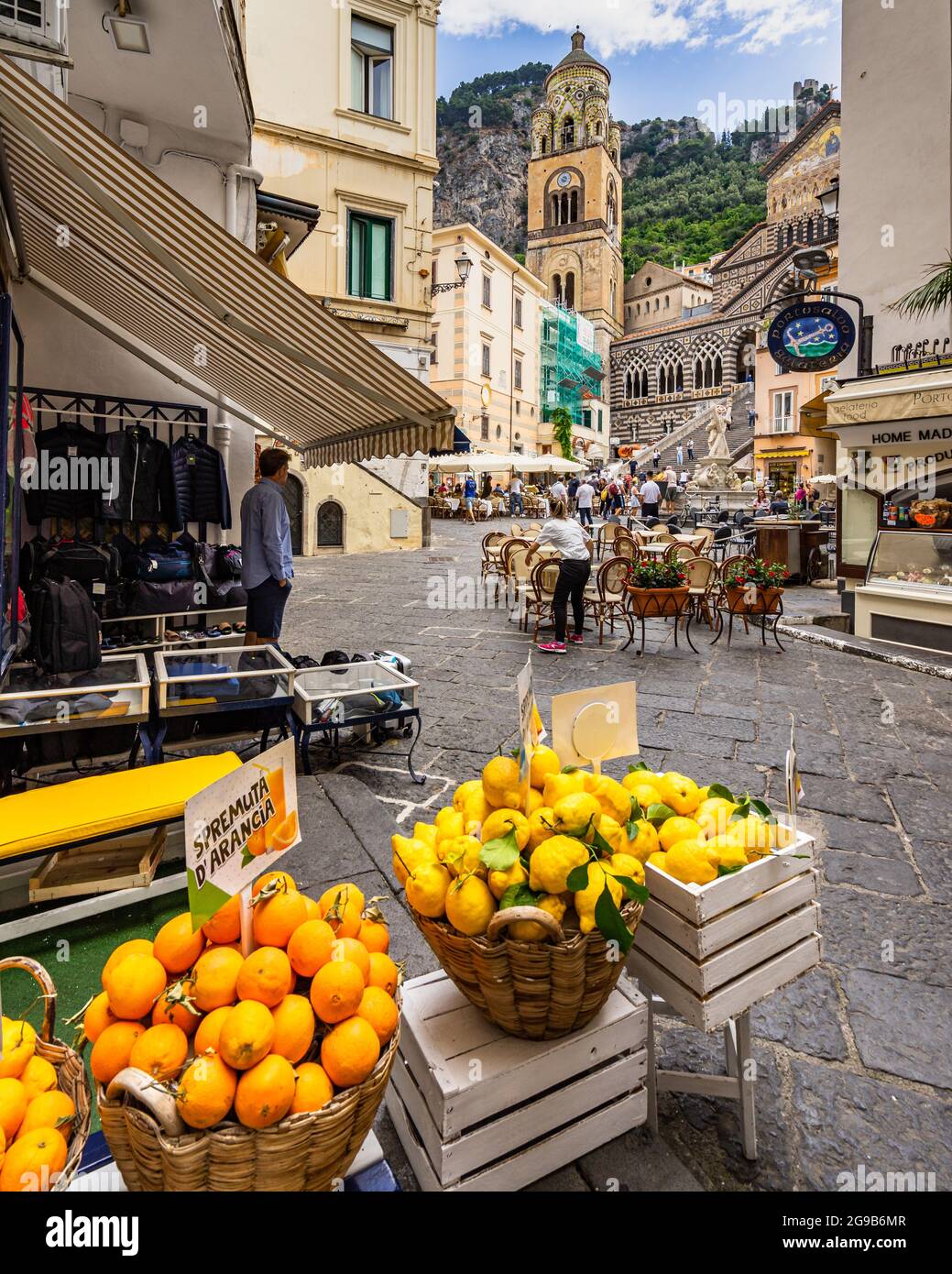 Limoncello amalfi hi-res stock photography and images - Alamy