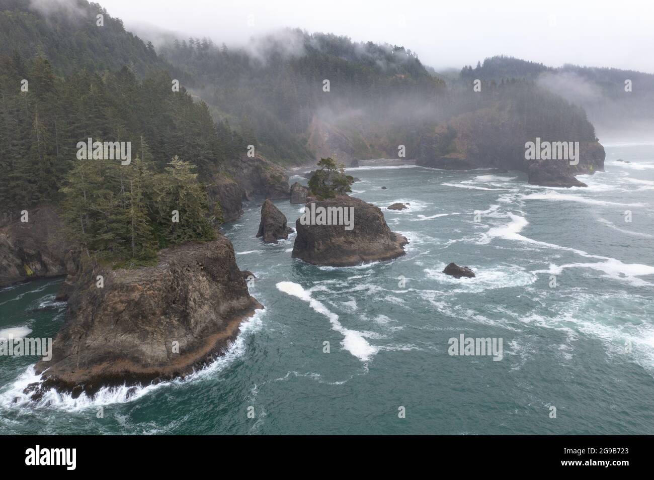 Foggy climate hi-res stock photography and images - Alamy