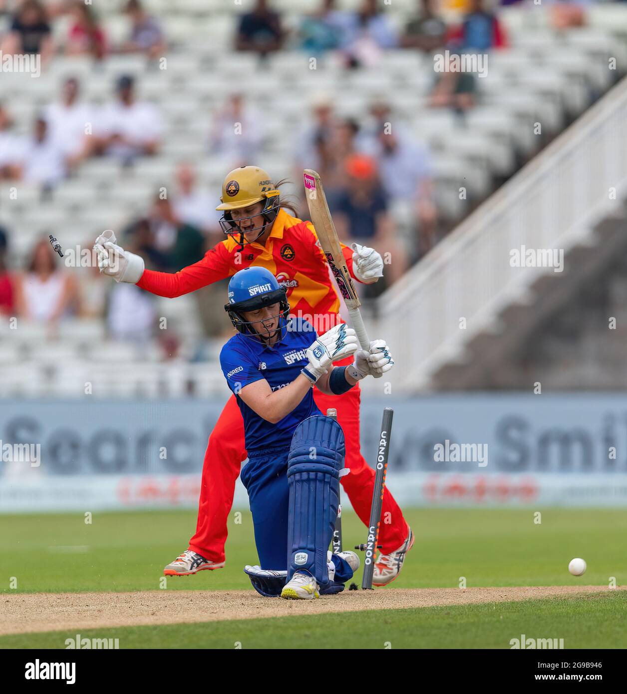 Amy jones cricket wicket hi-res stock photography and images - Alamy