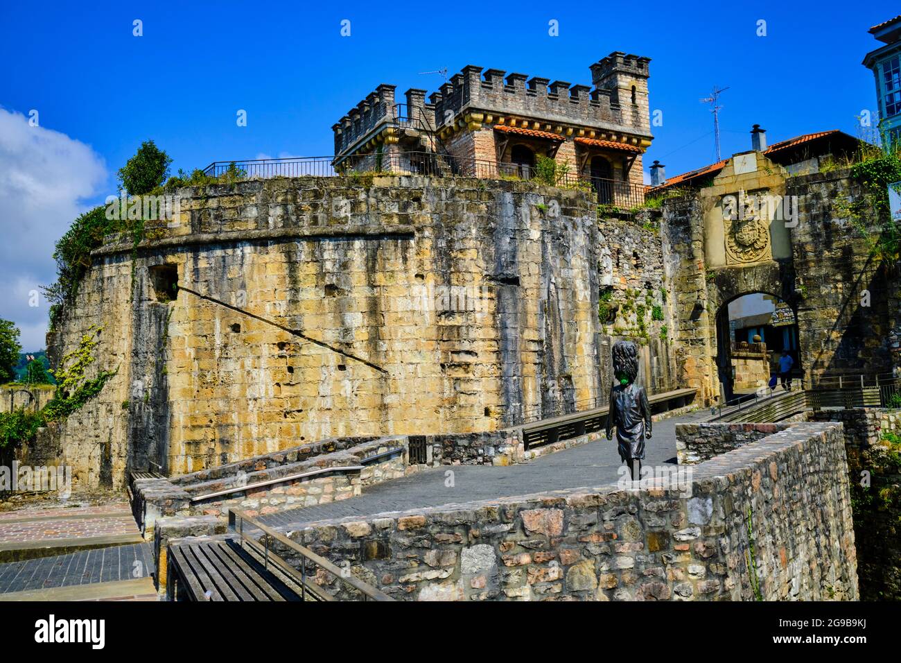 Spain, Basque Country, Guipuscoa, Hondarribia, ramparts of the old town ...