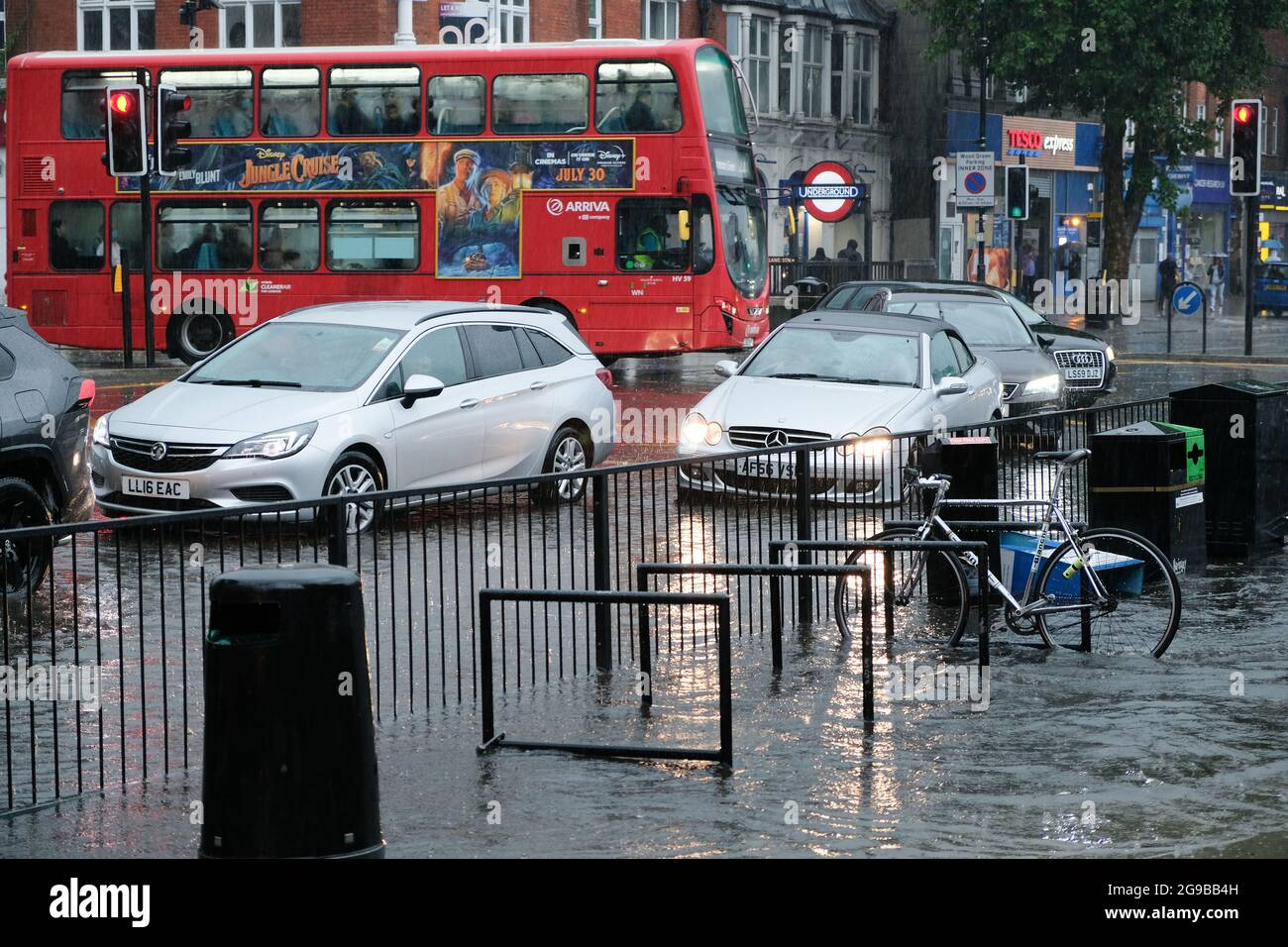London flooding 2021 hi-res stock photography and images - Alamy