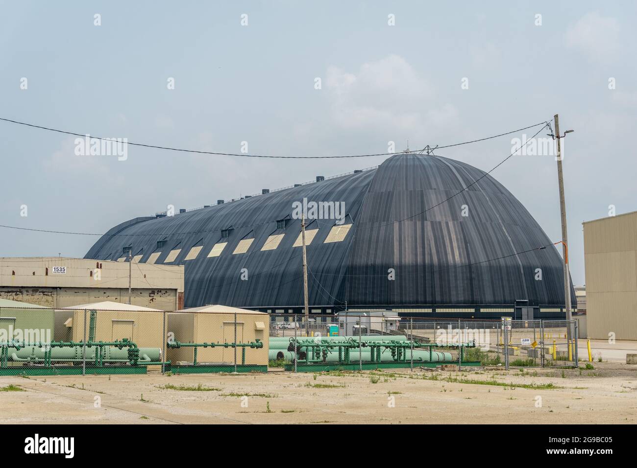 Airport hangar aerial view hi-res stock photography and images - Alamy