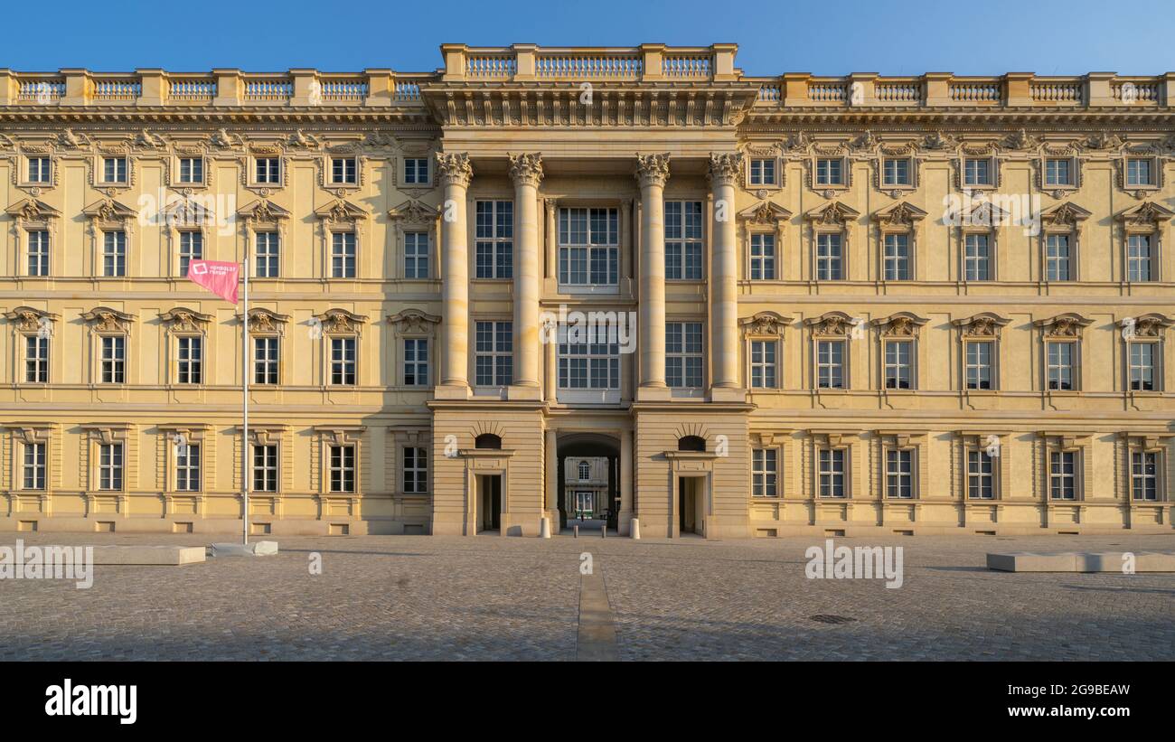 Berliner schloss humboldt forum hi-res stock photography and images - Alamy