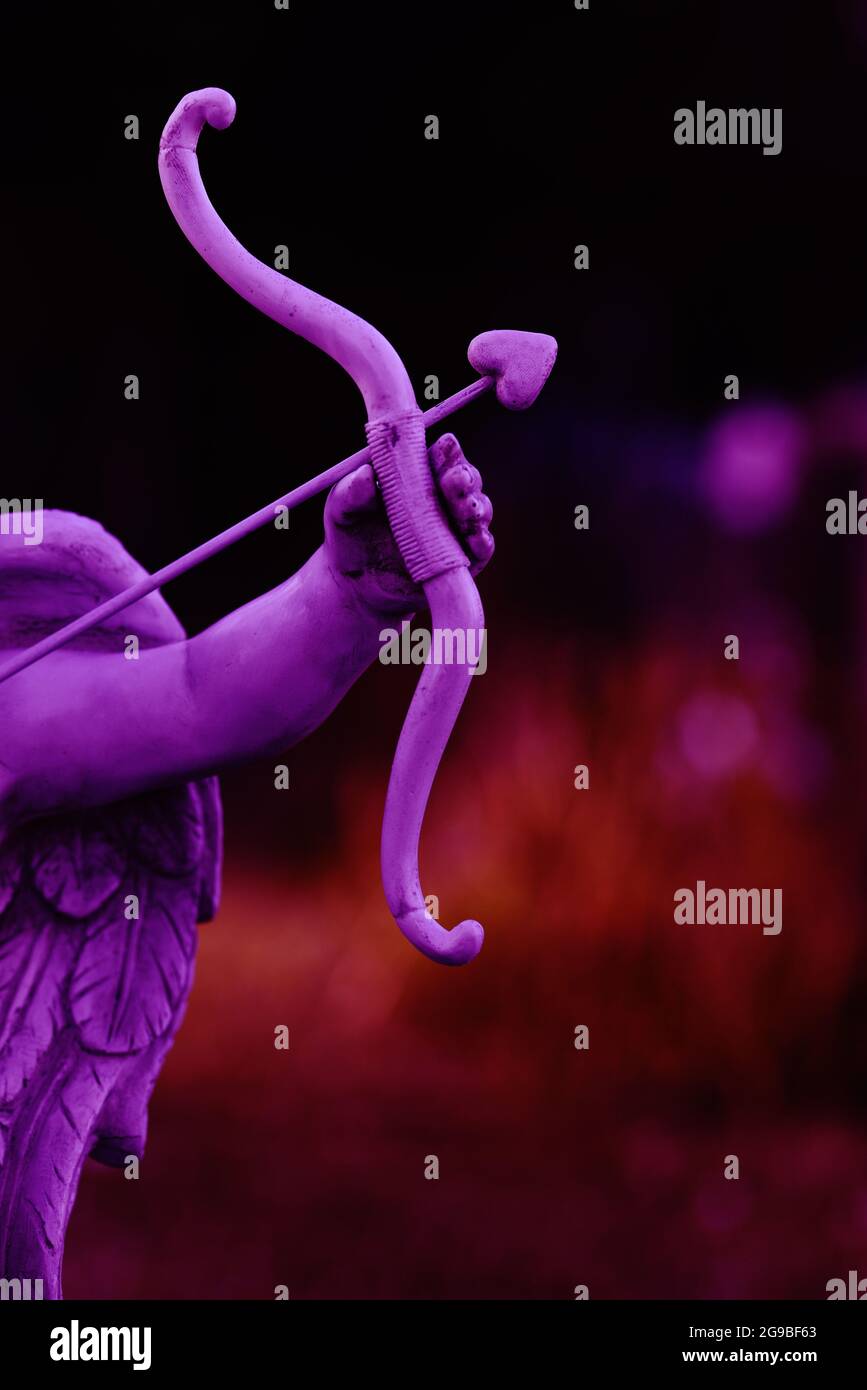 Cherub with bow and arrow in graveyard Stock Photo - Alamy
