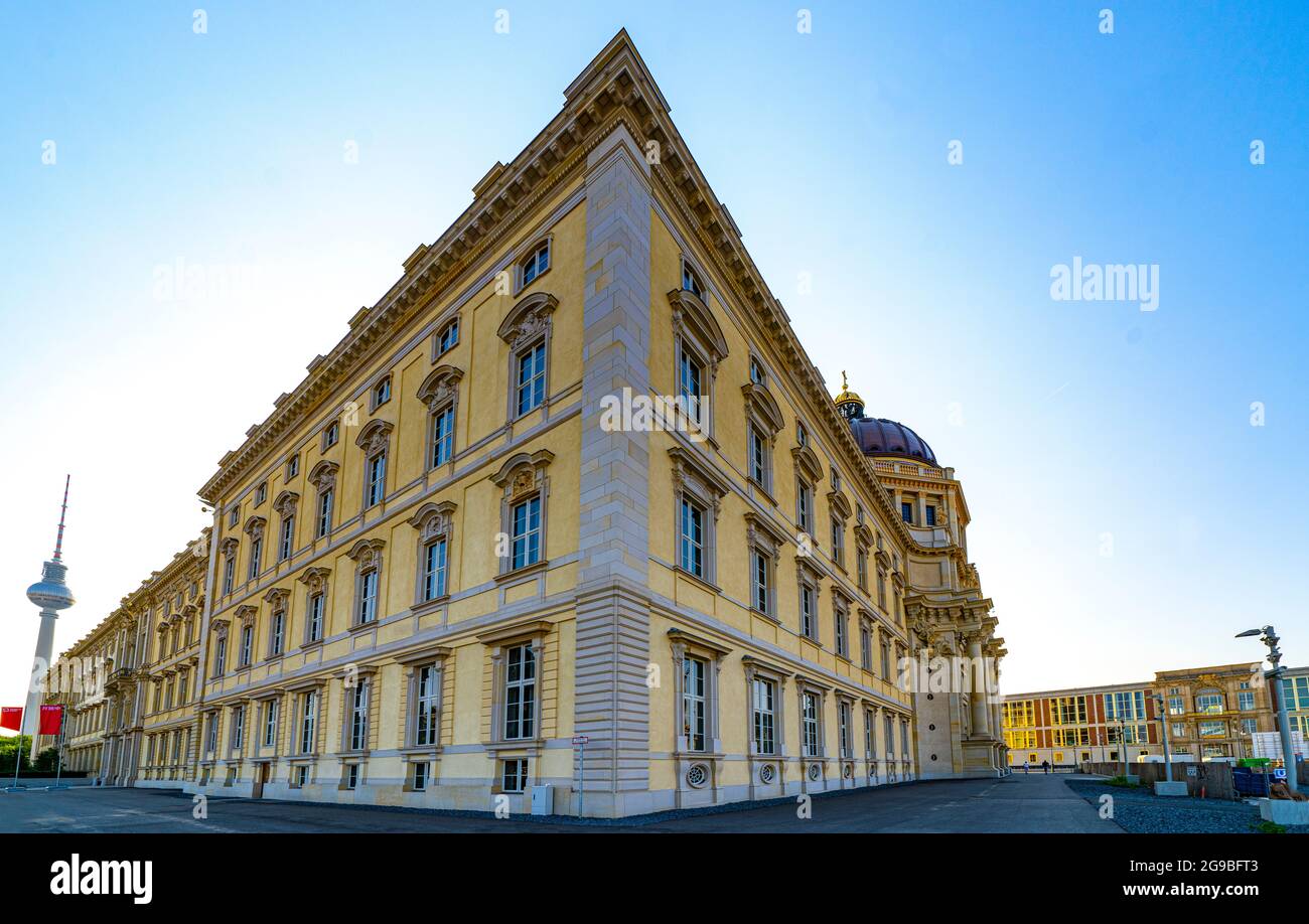 Berliner stadtschloss humboldt forum hi-res stock photography and ...