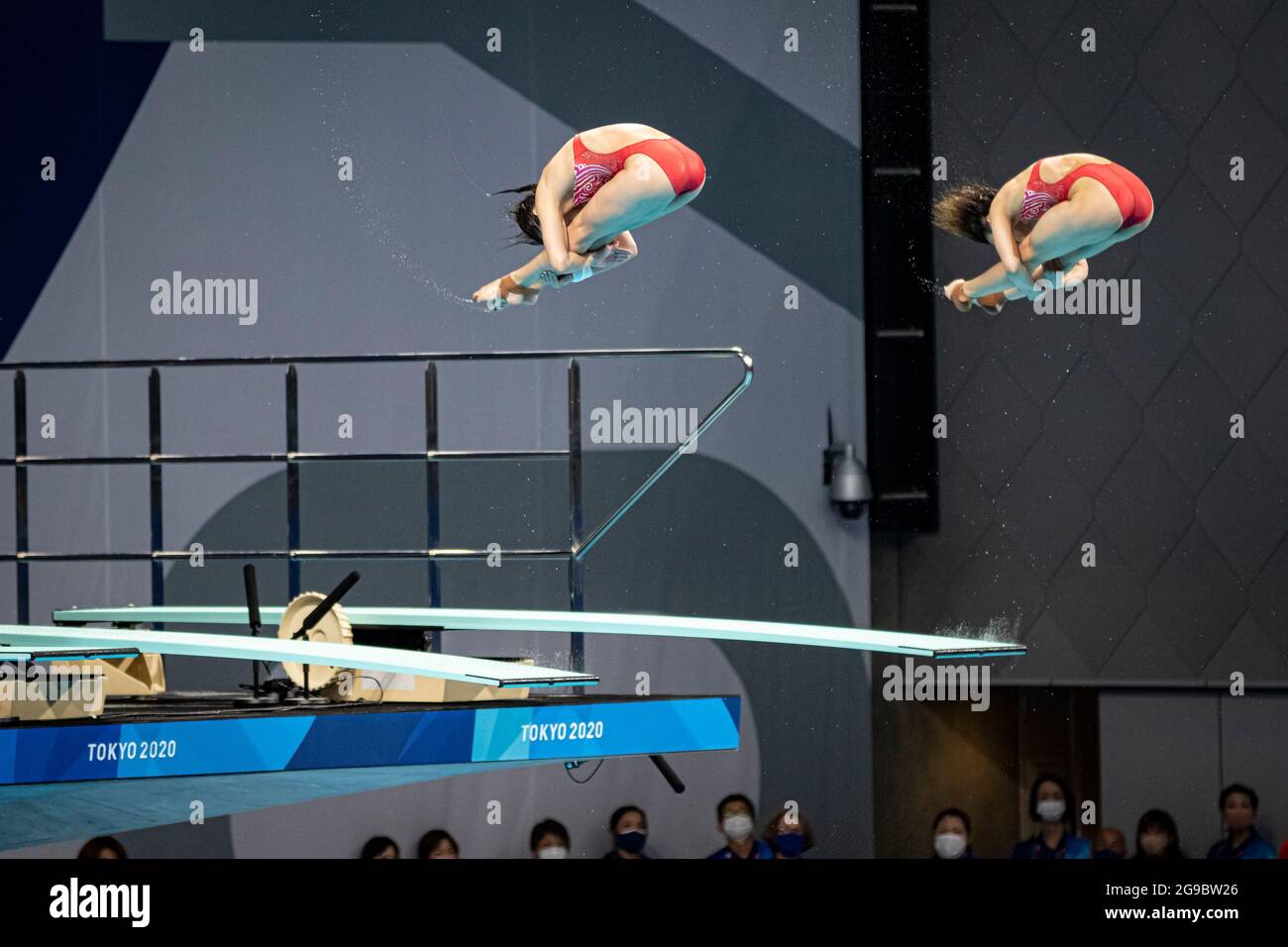 Synchronised diving hi-res stock photography and images - Alamy