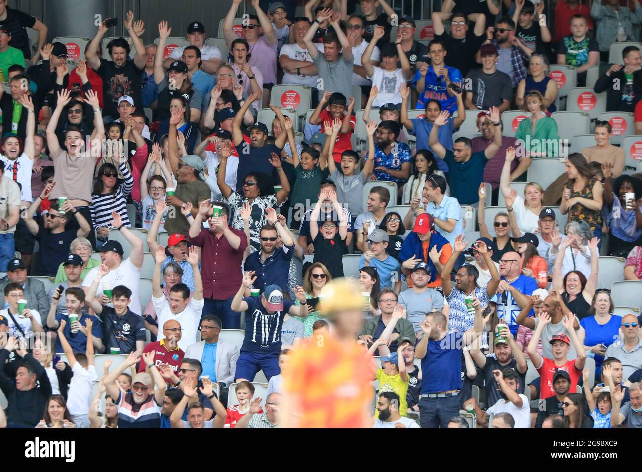 The hundred crowd cricket hi-res stock photography and images - Alamy
