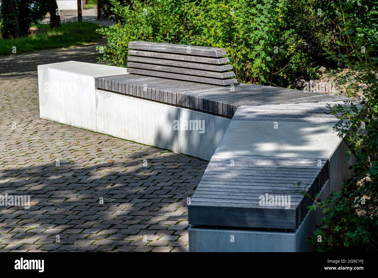 Modern concrete bench seat hi-res stock photography and images - Alamy