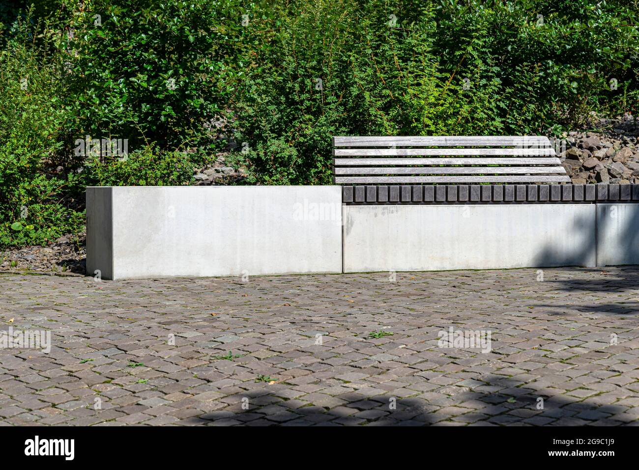 Modern concrete bench seat hi-res stock photography and images - Alamy