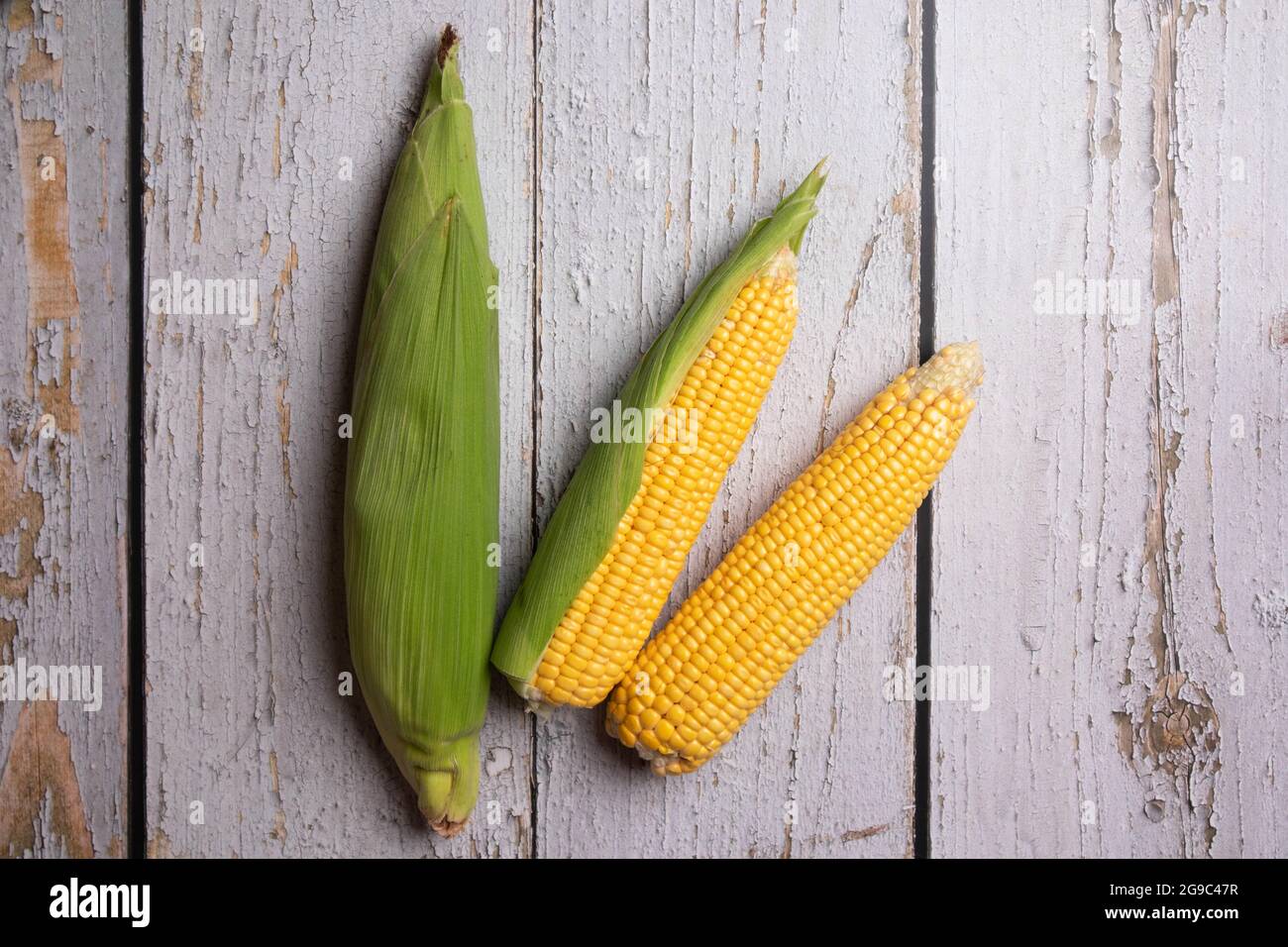 Fresh corn cobs hi-res stock photography and images - Alamy