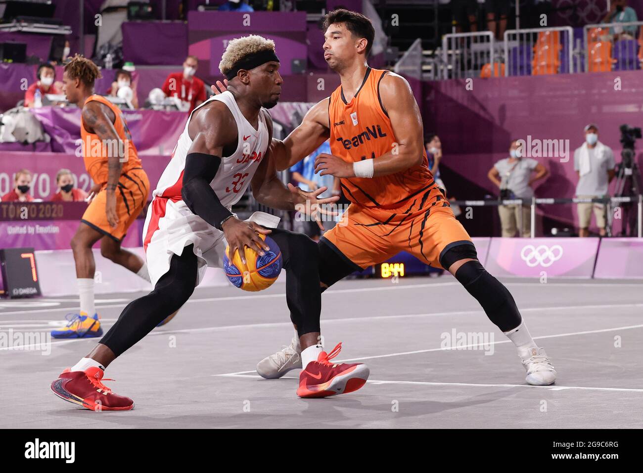 TOKYO, JAPAN - JULY 25: Ira Brown of japan and Arvin Slagter of the ...