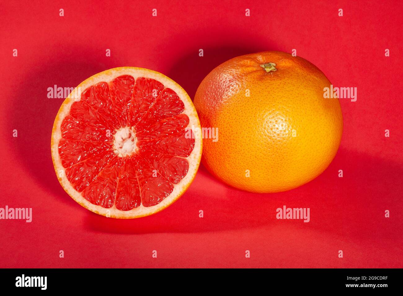 Red grapefruit fruit hi-res stock photography and images - Alamy