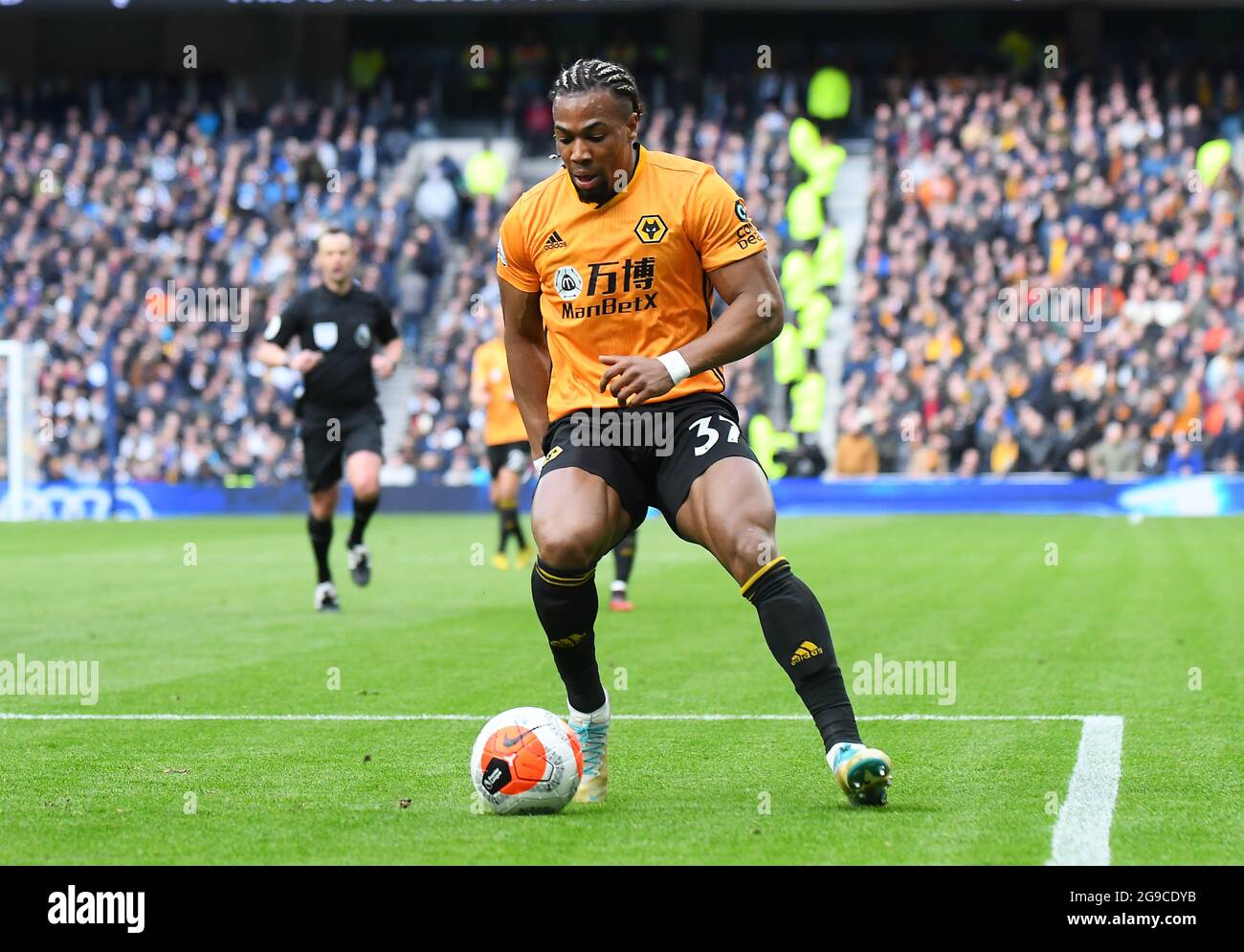 Adama traore wolves 2020 hi-res stock photography and images - Alamy