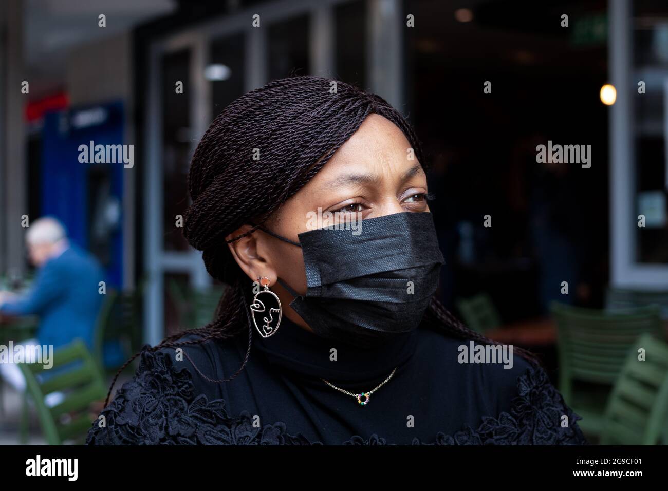 Beautiful lady wearing face mask hi-res stock photography and images ...
