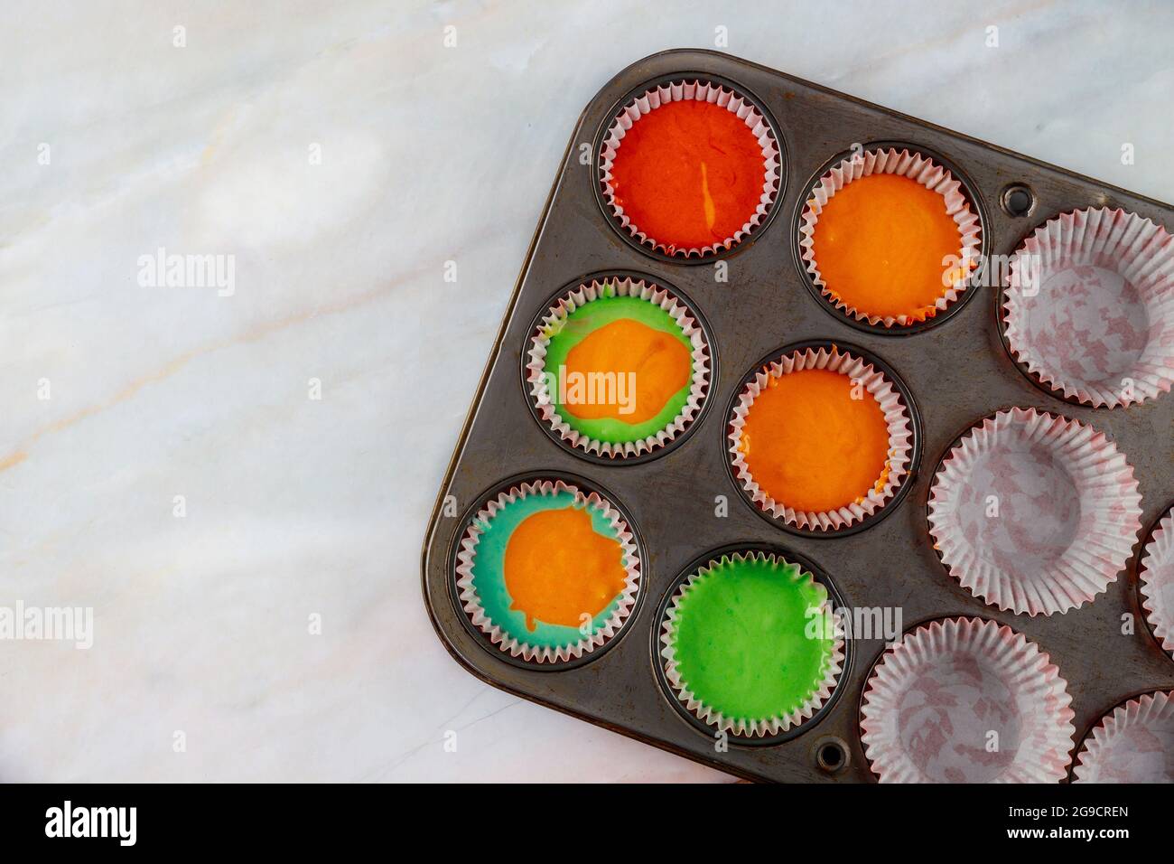 Uncooked cupcakes hi-res stock photography and images - Alamy