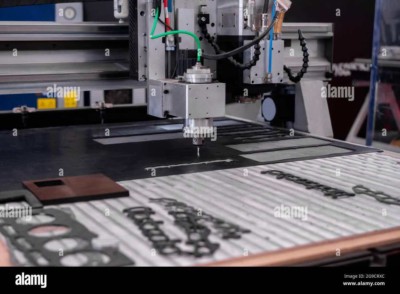 Turning milling machine with cooling system cutting sheet metal at ...