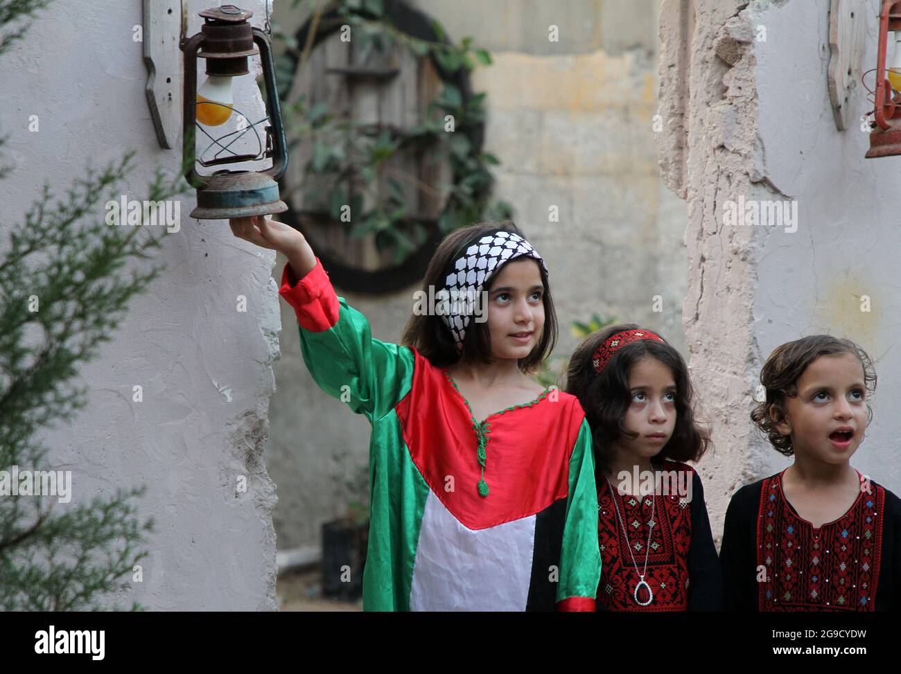Palestinian traditional costume day hi-res stock photography and images ...