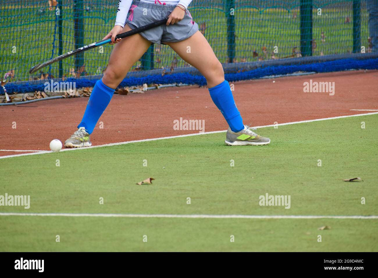 Girl playing field hockey hi-res stock photography and images - Alamy