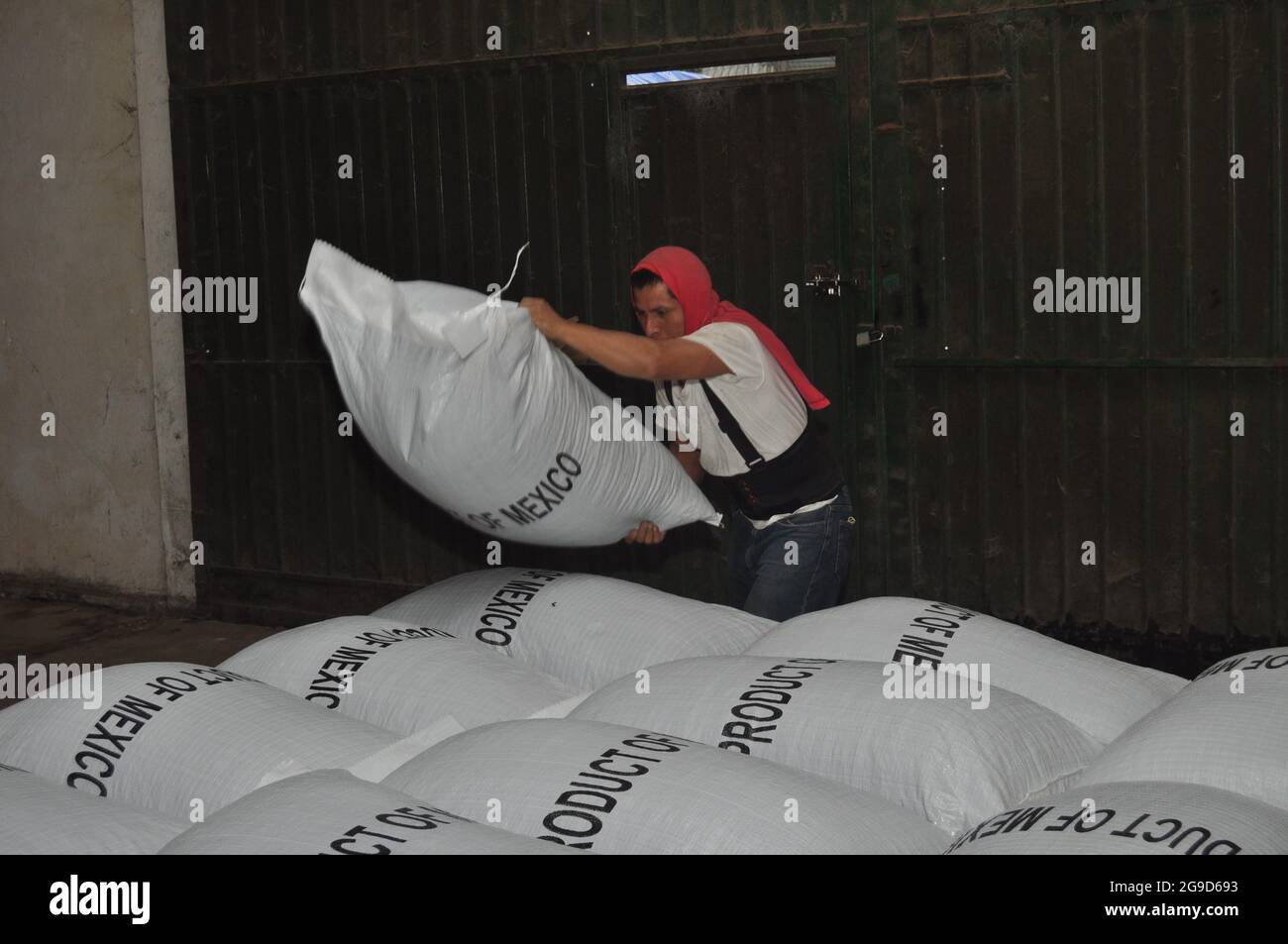 Loading coffee bags hi-res stock photography and images - Alamy