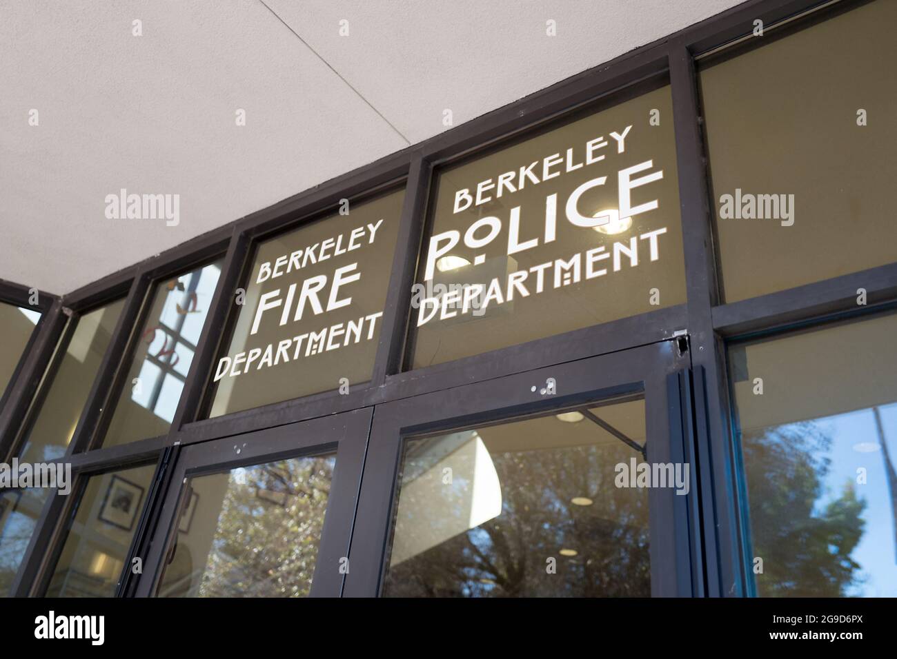 Police department door hi-res stock photography and images - Alamy