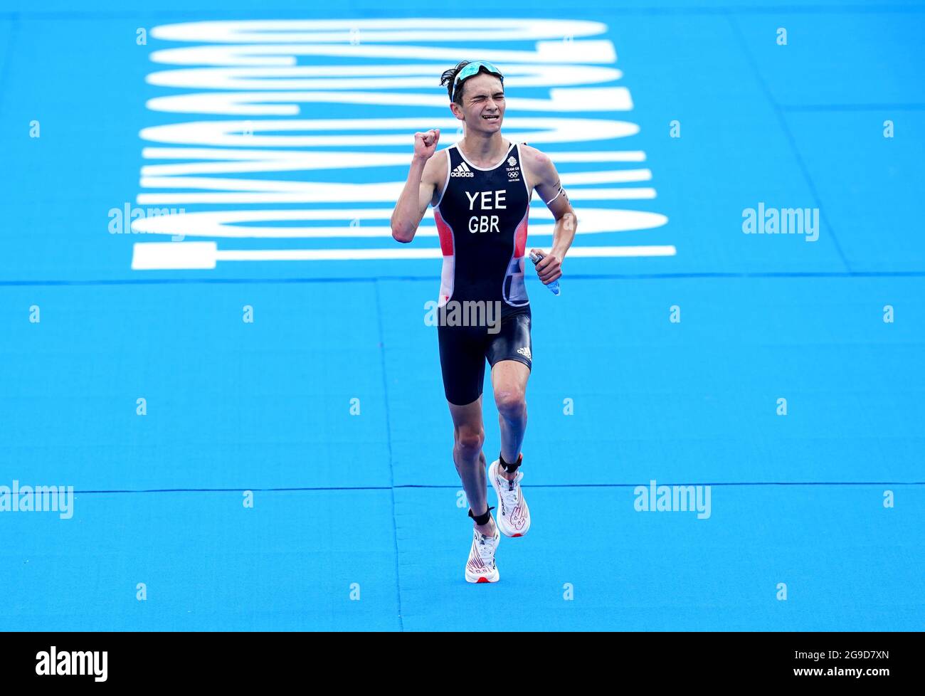 Great Britain's Alex Yee celebrates finishing second to take the silver ...